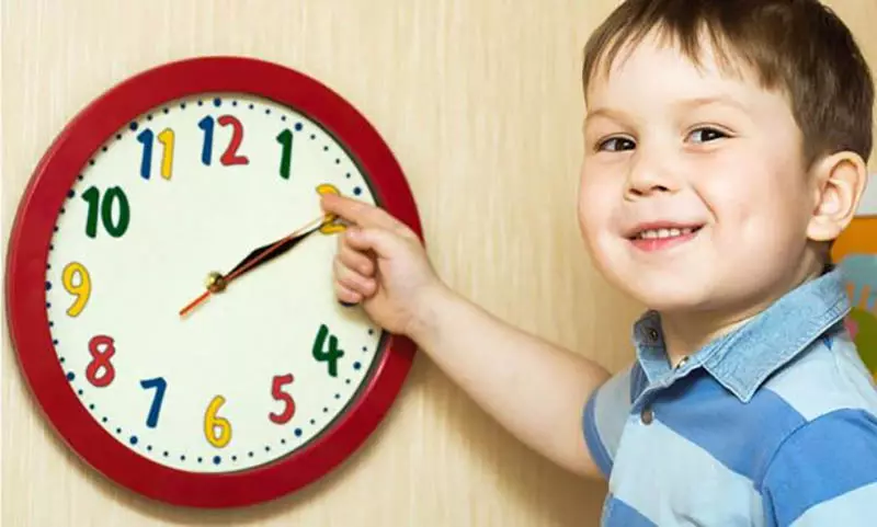 段ボールと紙からの時計が子供のために自分でそれをしなさい 407_9
