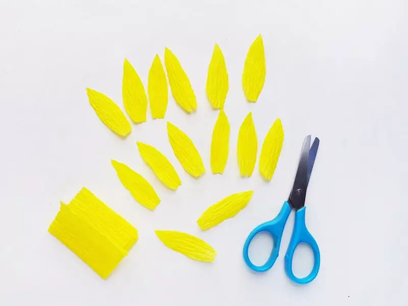 Sunflower do it yourself. How to make sunflowers from corrugated paper? 454_6
