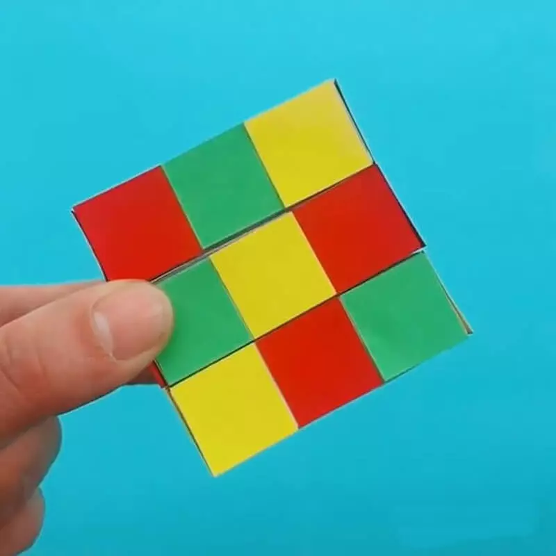 Stand fir Bleistift aus der Hülse an der Form vun engem Cube Rubik 495_15