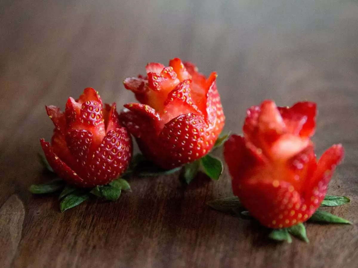 Bouquet of strawberries do it yourself