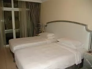 Amaxabiso eDubai: I-Dubai Hotels, uphononongo, iifoto